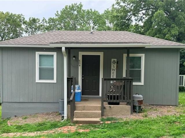 604 S Second St, Richmond, MO 64085