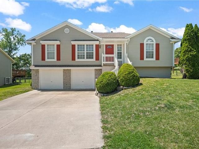 604 S Sunset Ln, Raymore, MO 64083