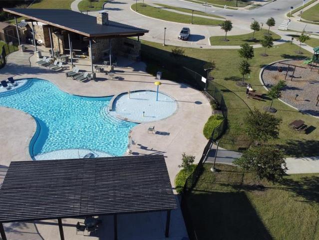 604 Shade Tree Way