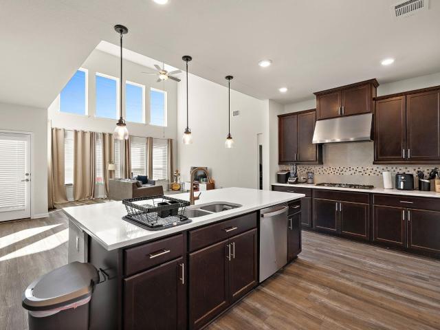 604 Spindrift Ln