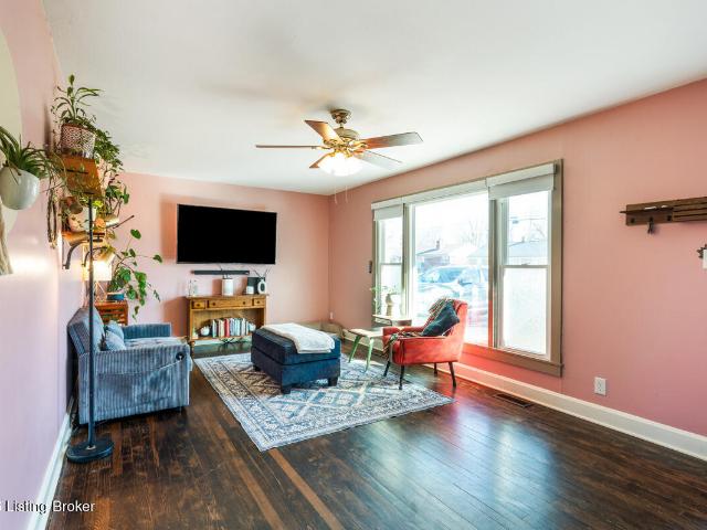 604 Sunrise Ln