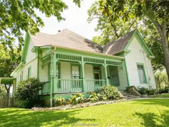 604 SYCAMORE ST, BRENHAM, TX 77833 Single Family Residence For.