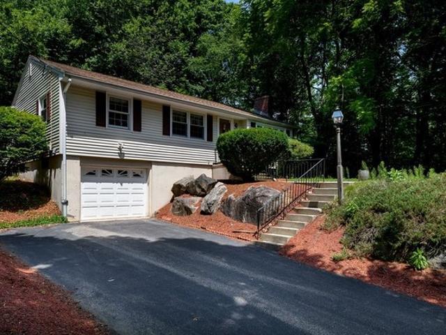 604 Quinapoxet St, Holden, MA 01520
