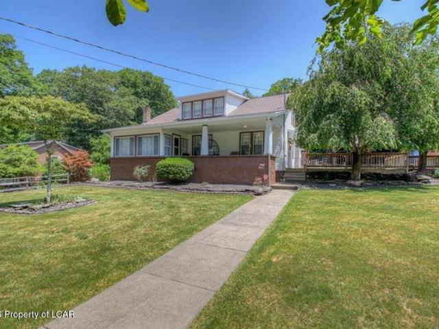 604 Ridge Ave, Dallas, PA 18612