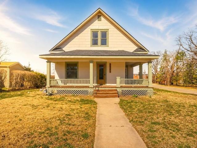 604 W Spring Ave, Conway Springs, KS 67031