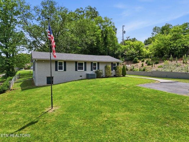 604 Weldon Dr, Maryville, TN 37801