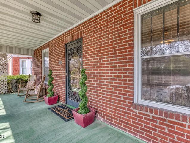 604 West Maple Street