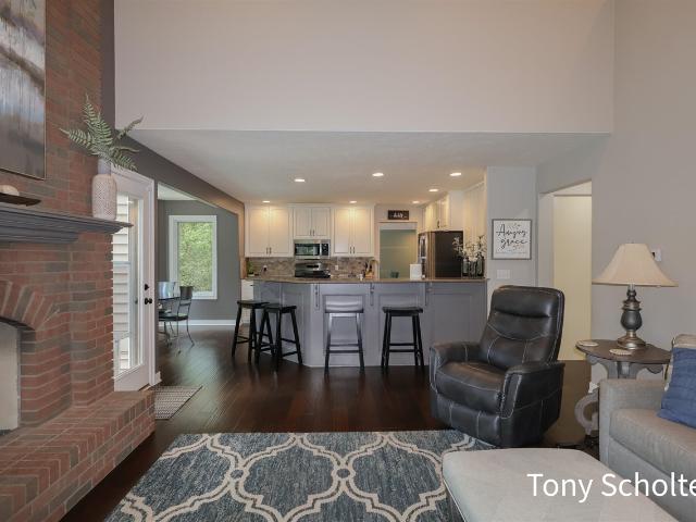 6054 Summerhill Drive