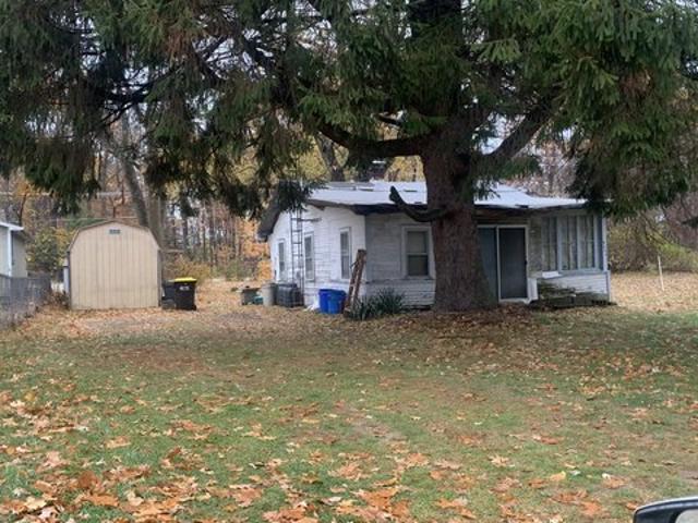 6054 Superior St, Coloma, MI 49038