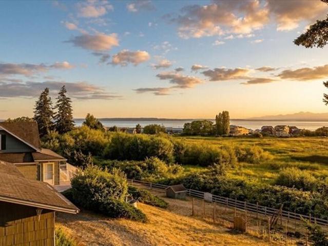 6054 Snapdragon Ln, Clinton, WA 98236