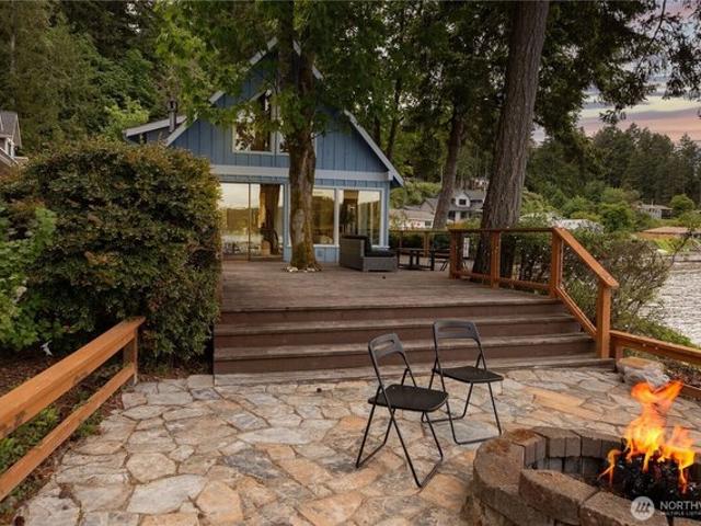 6054 Wynn Jones Rd E, Port Orchard, WA 98366