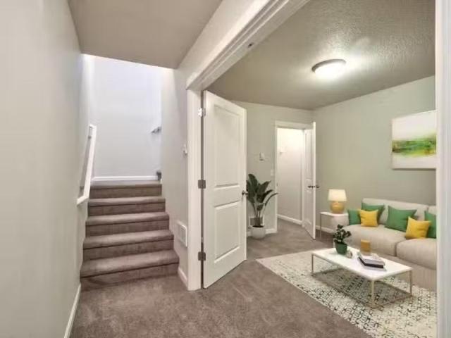 60556442 232 W Lookout Ridge Dr