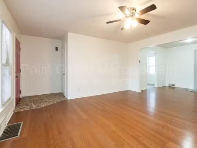 60557684 1828 E Park St