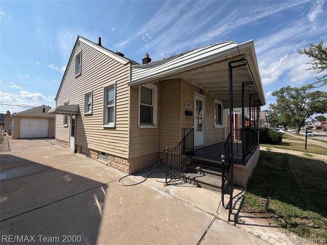 6055 Kendal St, Dearborn, MI 48126