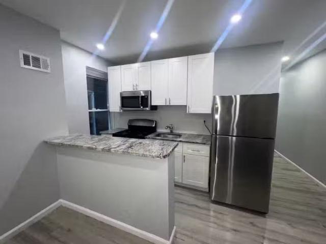 60563382 1414 W Sparks St