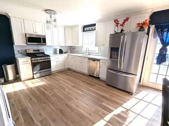 60566063 166 Rangely St