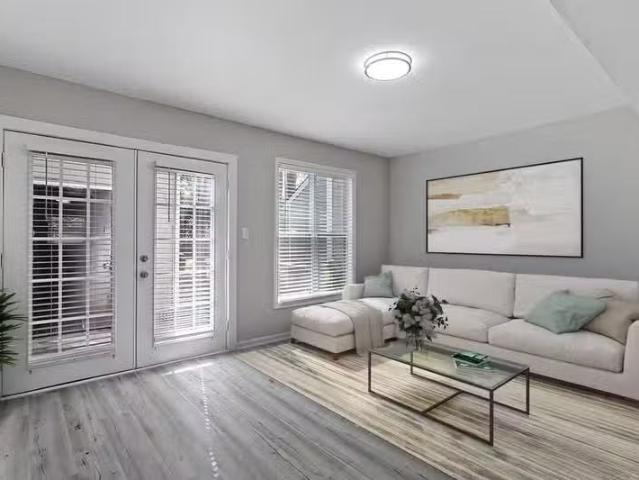 60567850 721 Moore St