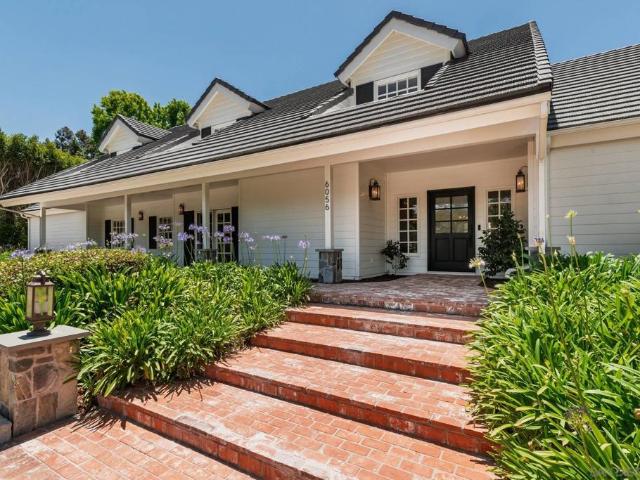 6056 Calle Camposeco