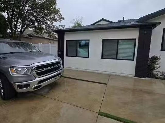 60572498 6387 Zelzah Ave