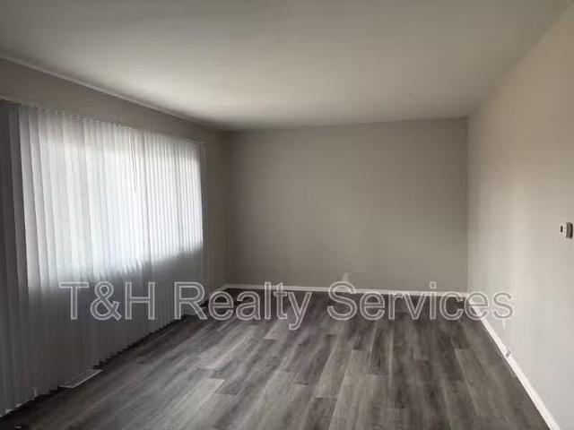 60572852 3612 N Linden St