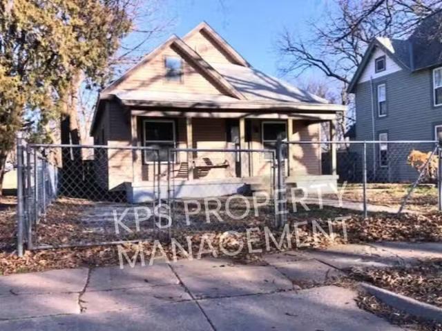 60572861 1310 S Emporia Ave