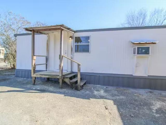 60573305 1 Simpson Rd