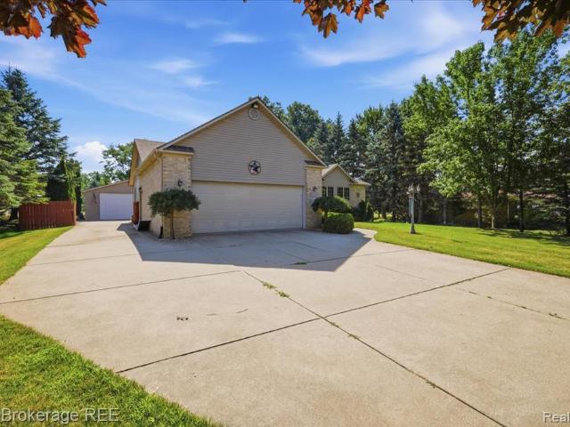 6057 Center Road