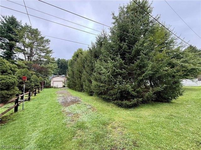 6057 Glen Dr SW, Sherrodsville, OH 44675
