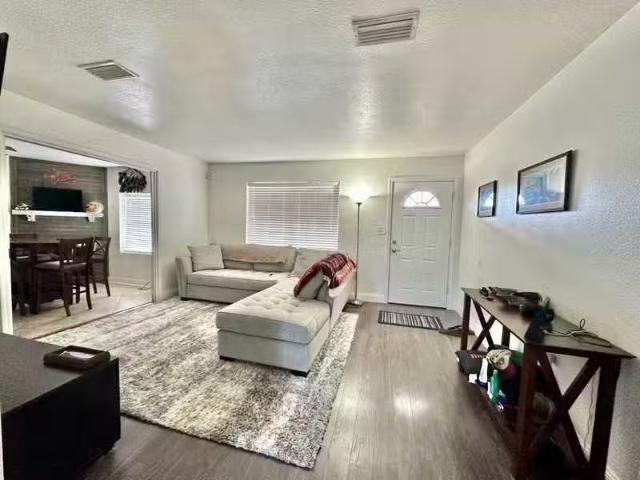 60590946 27 North St