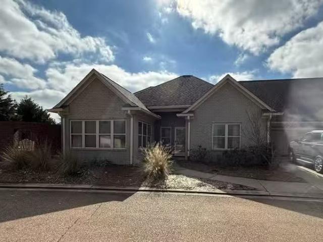 60597822 702 Stonebridge Rd