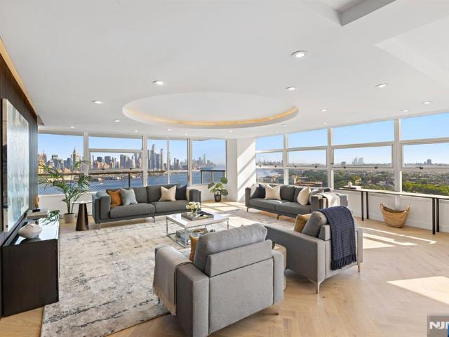6050 Boulevard East # 22GH