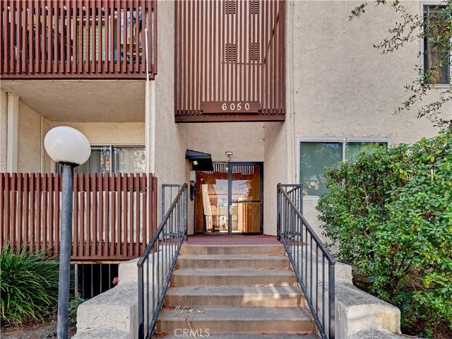 6050 Canterbury Dr, Culver City, CA 90230 | MLS #SR26085 | Compass