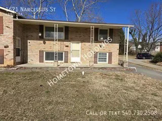 60513705 1621 Narcissus St