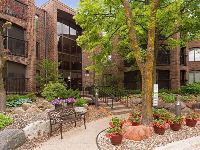 6051 Laurel Ave Apt 112, Golden Valley, MN 55416