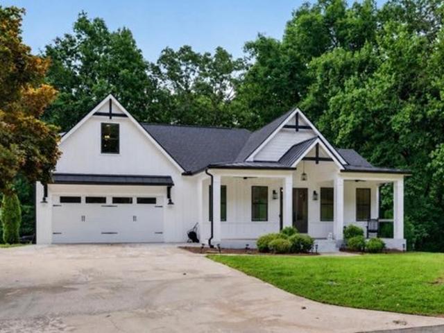 6052 Oak Hill Dr, Flowery Branch, GA 30542