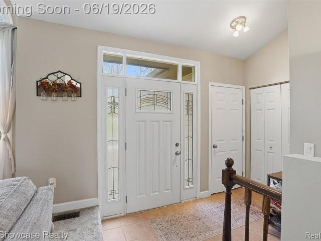 6053 N Bay