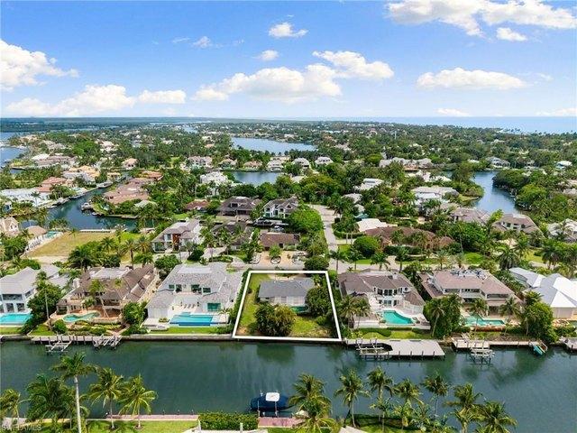 605 21st Ave S, Naples, FL 34102