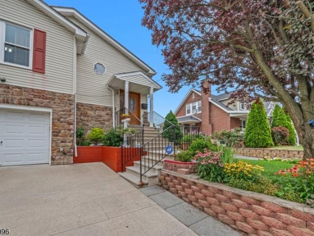 605 Corliss Ave