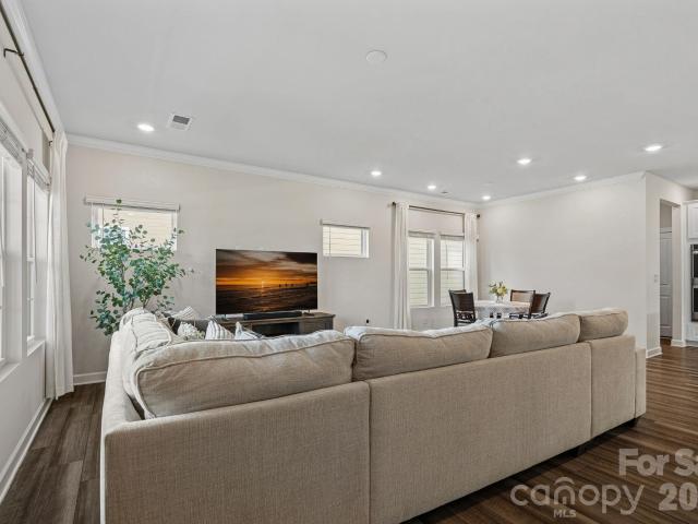 605 Cedar Knoll Circle