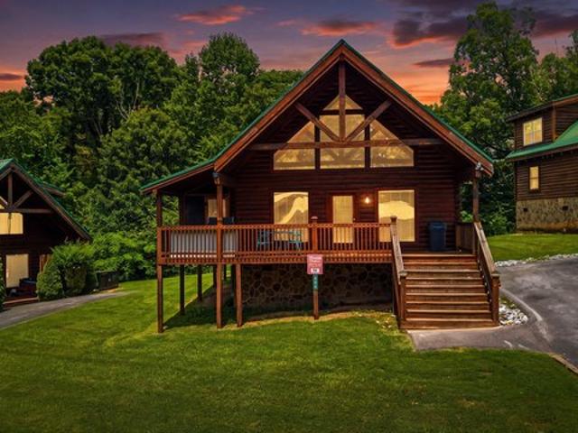 605 Cherry Blossom Way, Pigeon Forge, TN 37863