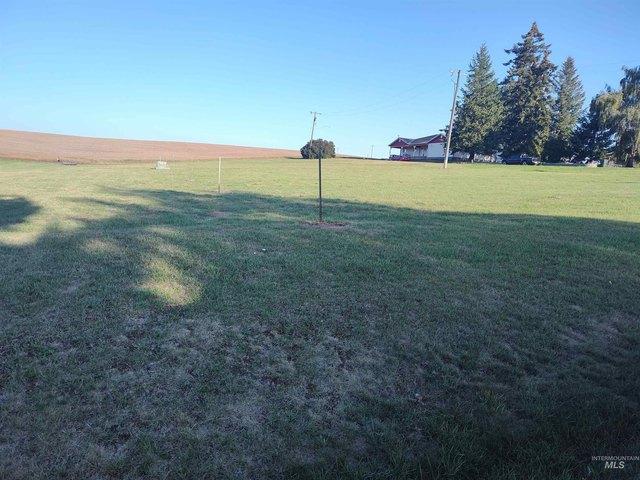 605 and 607 Beech St, Nezperce, ID 83543