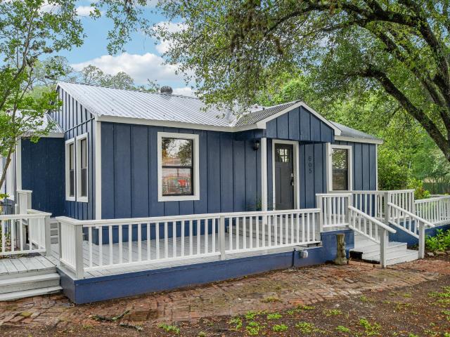 605 Bishop St, Smithville, TX 78957 | MLS #4265