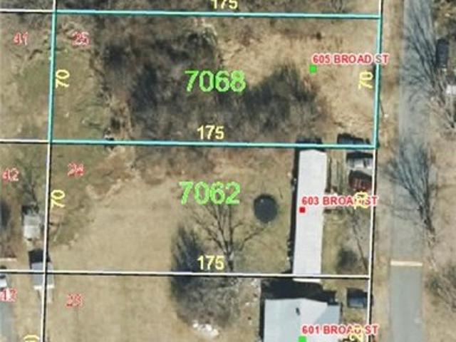 605 Broad St, Walnut Cove, NC 27052