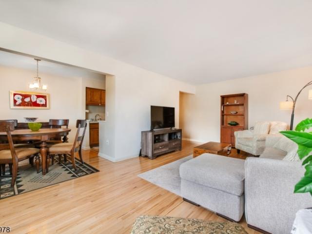 605 Grove St # 3