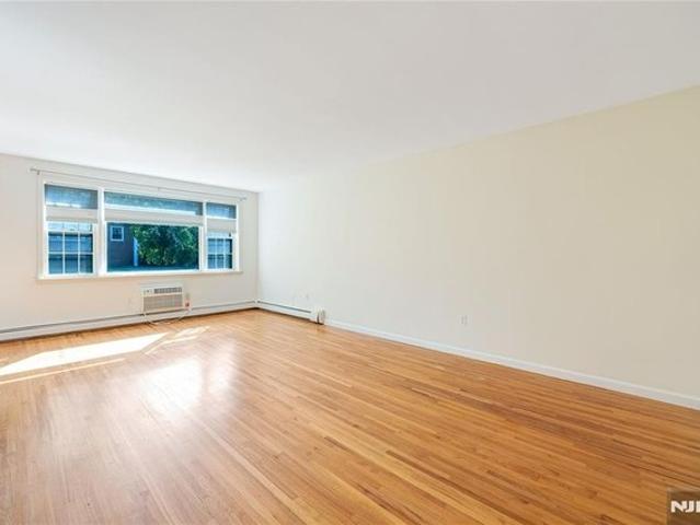 605 Grove St Apt H1, Clifton, NJ 07013