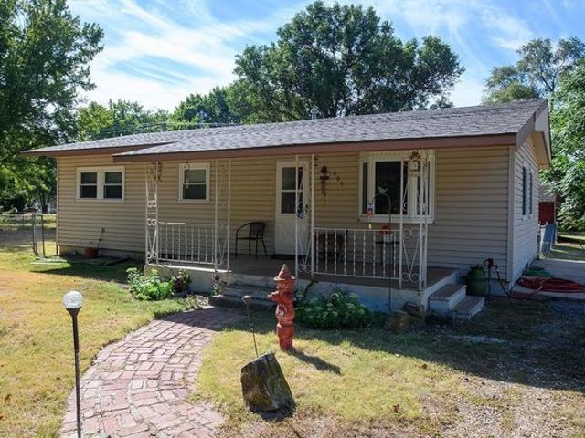 605 E 9th St, Harper, KS 67058