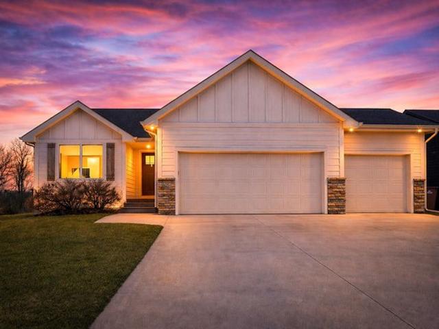 605 E Vista Lake Ave, Polk City, IA 50226