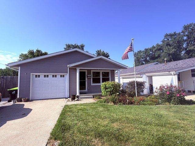605 E Barker St, Tuscola, IL 61953