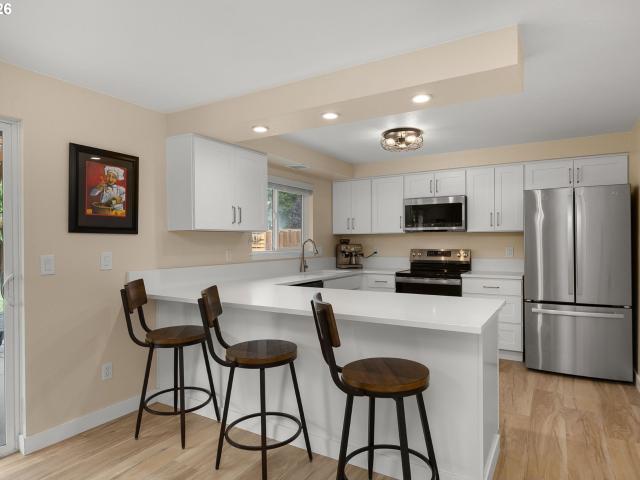 605 e foothills dr