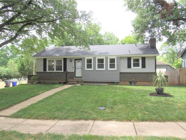 605 E Johnston St, Olathe, KS 66061